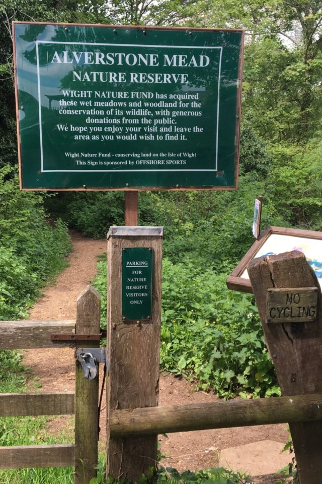 Dog walk at Alverstone Mead · Isle of Wight · Walkiees