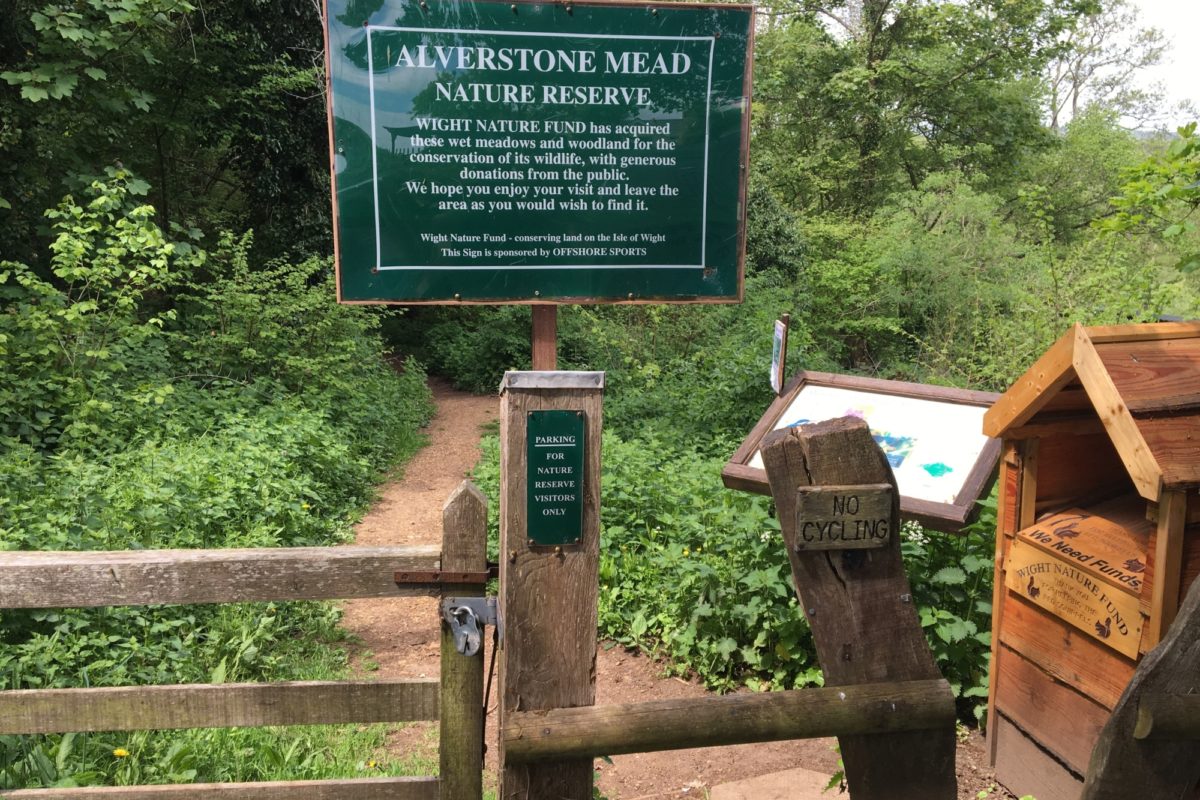 Dog walk at Alverstone Mead · Isle of Wight · Walkiees