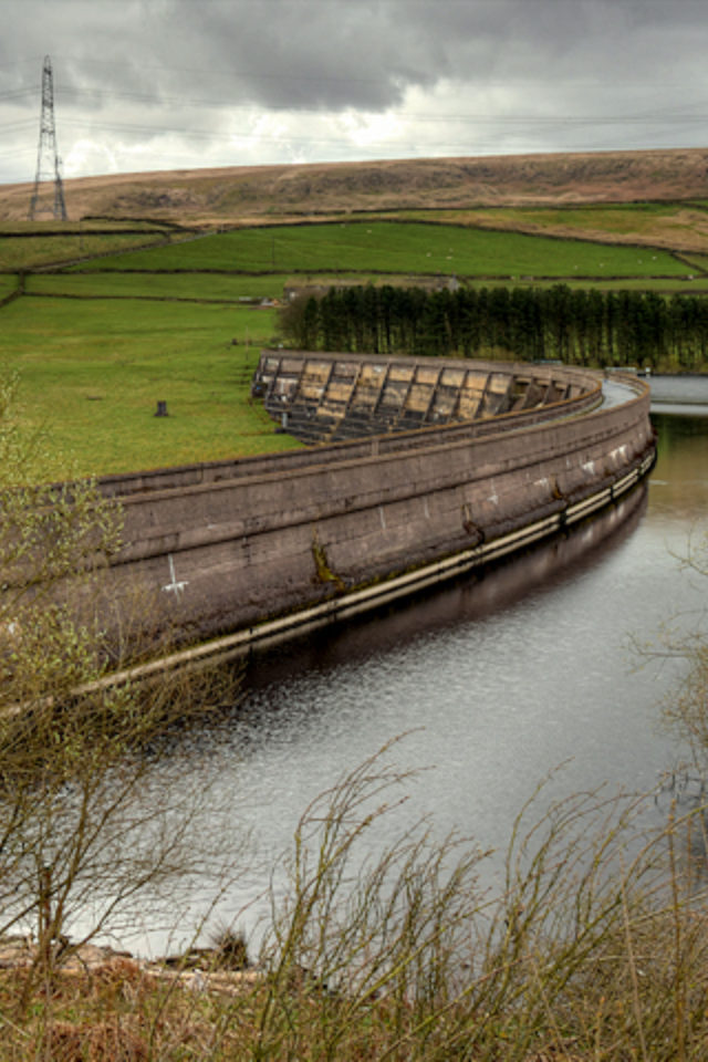 Dog walk at Baiting Reservoir · Yorkshire (South) · Walkiees