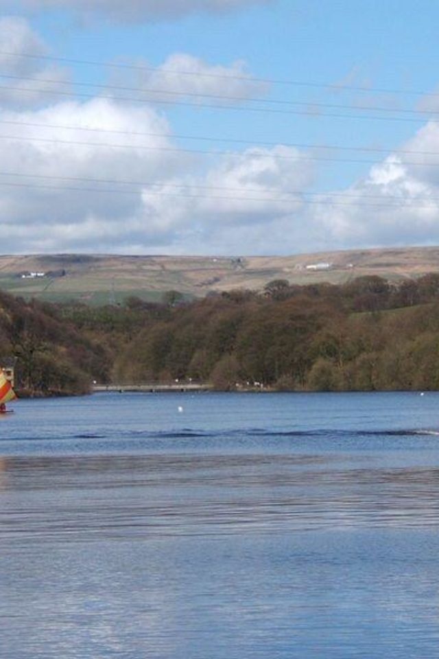 Dog walk at Jumbles Reservoir · Lancashire · Walkiees