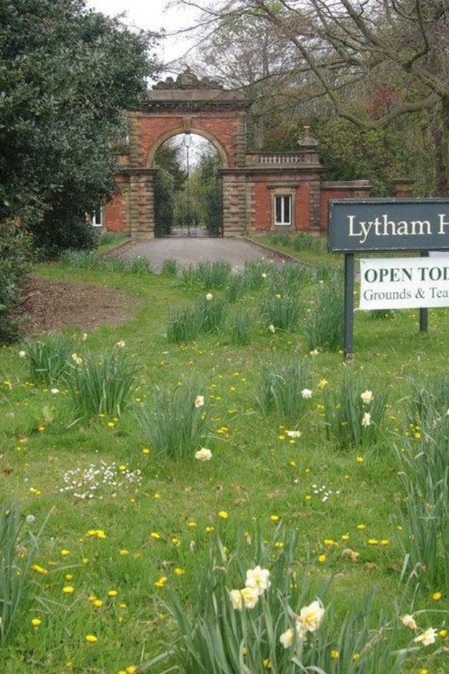 Dog walk at Lytham Hall · Lancashire · Walkiees