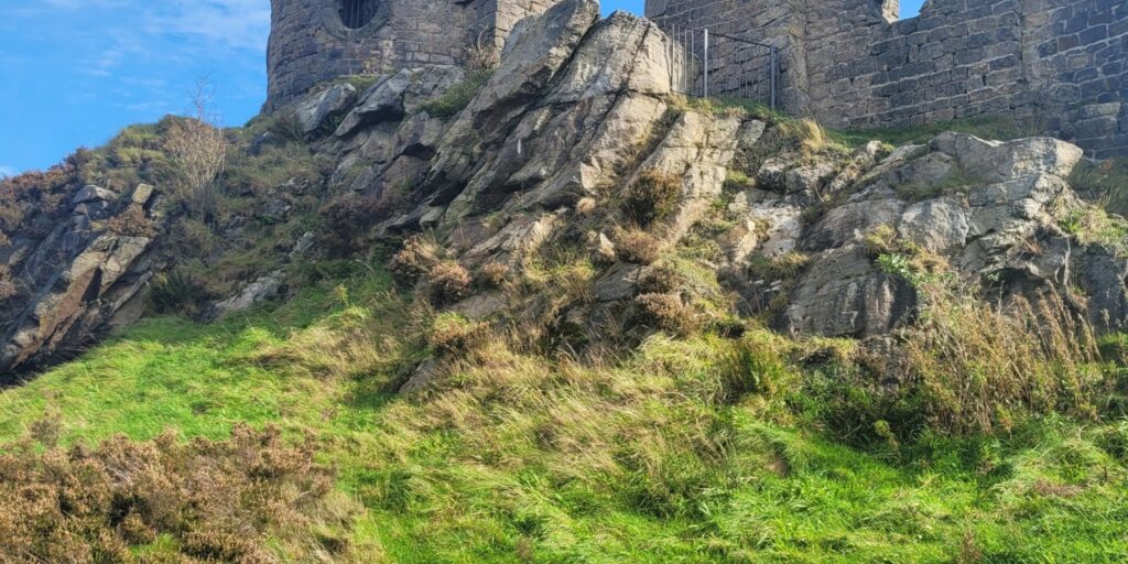 Dog walk at Mow Cop Castle (folly) · Staffordshire · Walkiees