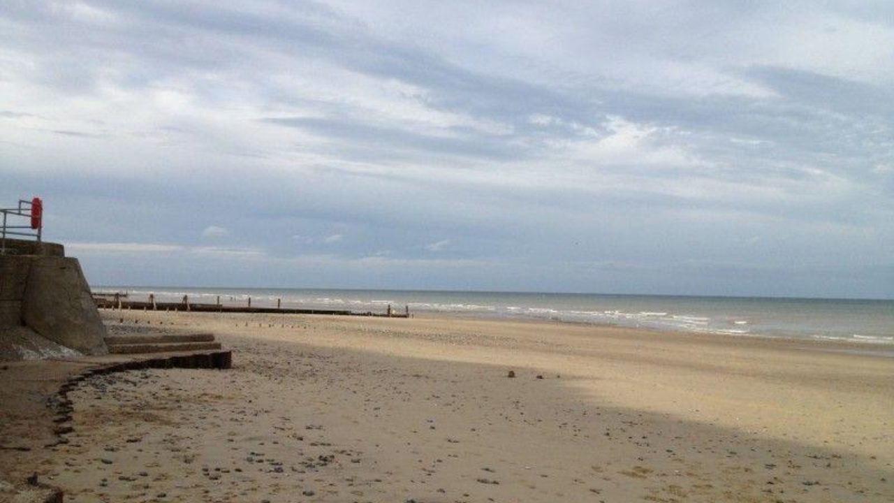 Dog walk at Happisburgh Beach · Norfolk · Walkiees