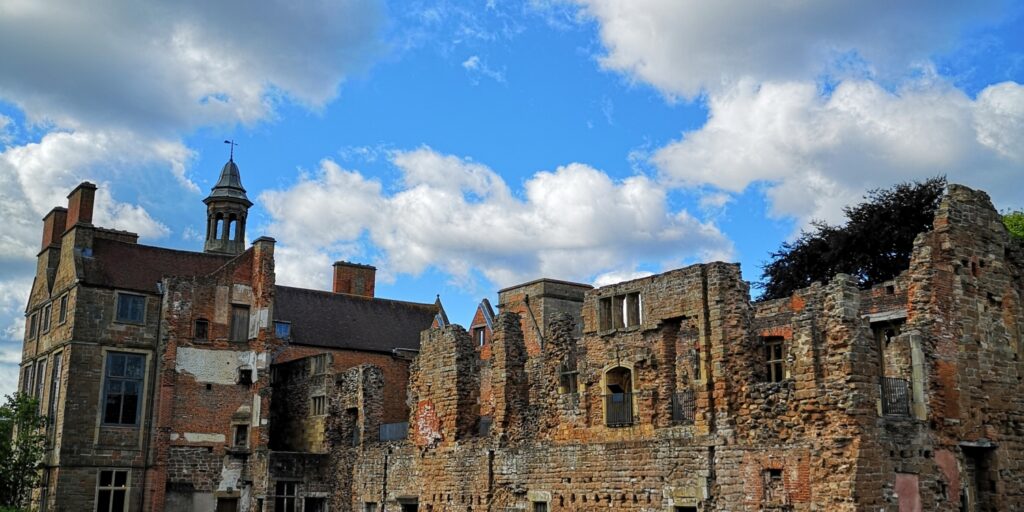 Dog walk at Rufford Abbey · Nottinghamshire · Walkiees
